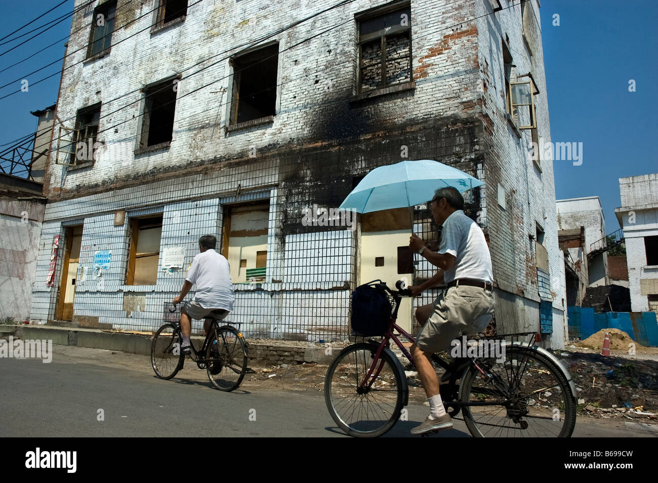 Demolished building rubble hi-res stock photography and images - Alamy