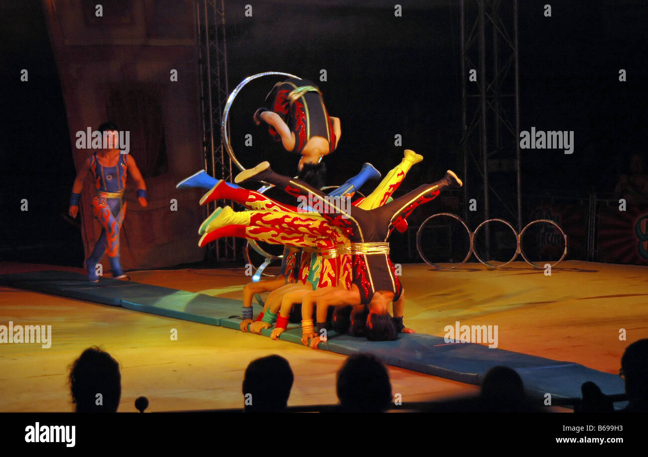 Acrobatics by performers of the Chinese state circus Stock Photo - Alamy