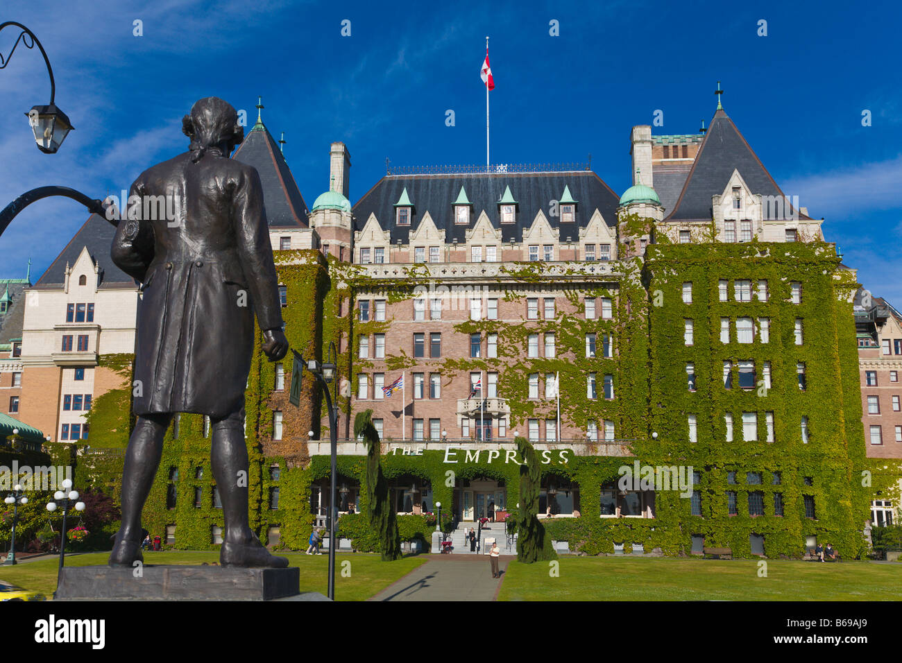 "Empress Hotel" and statue of Captain James Cook Victoria "Vancouver ...
