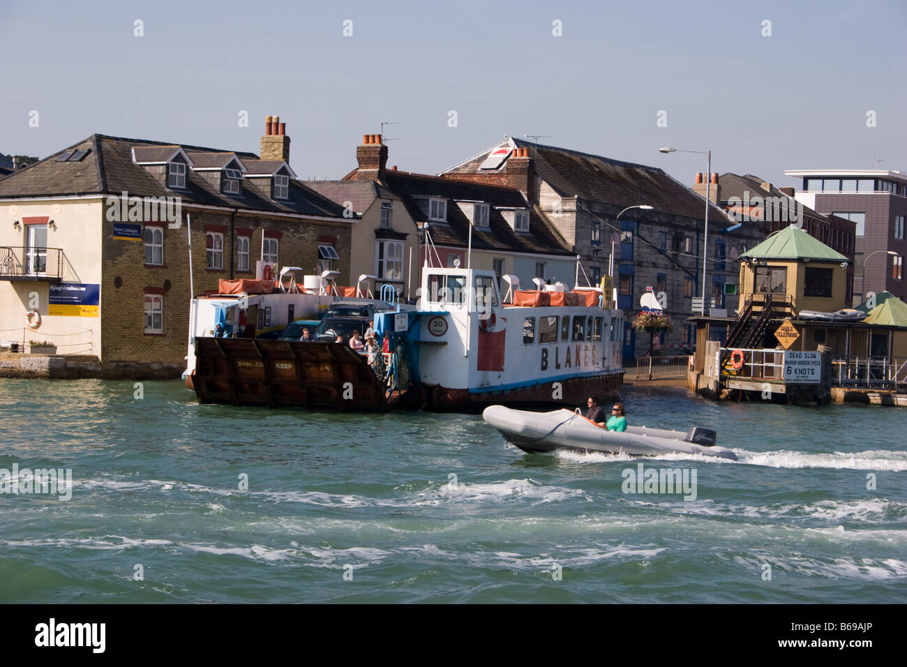 Cowes chain ferry Stock Photo - Alamy