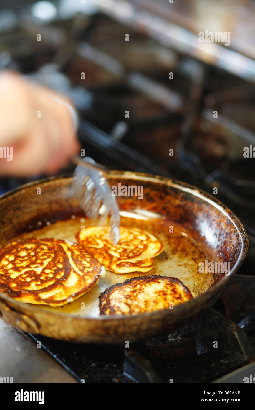 Preparing pancakes at the restaurant kitchen Stock Photo - Alamy