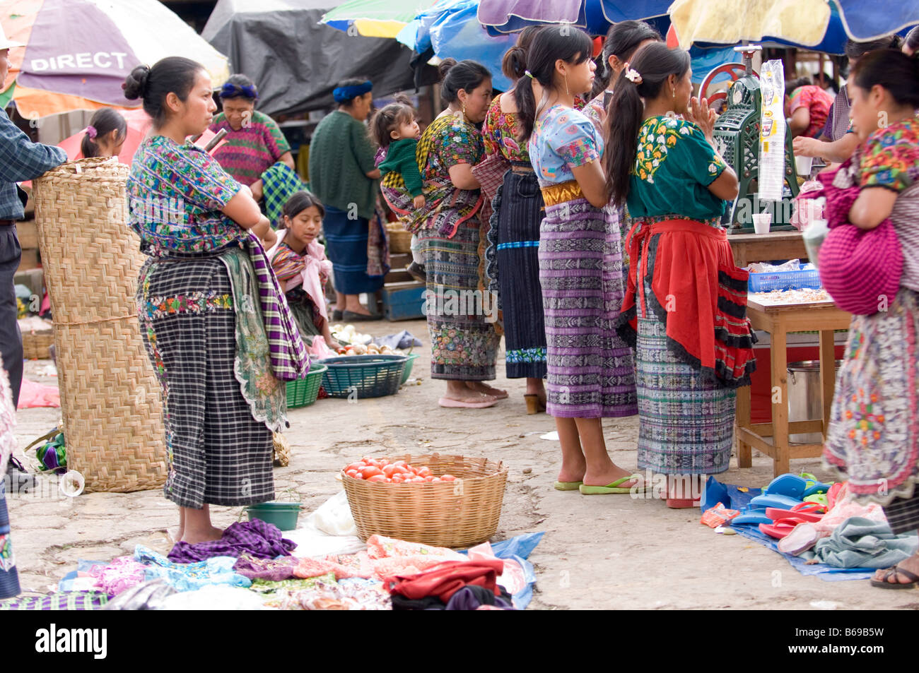 Indigenous women in colourful traditional dress on the market of Santa ...