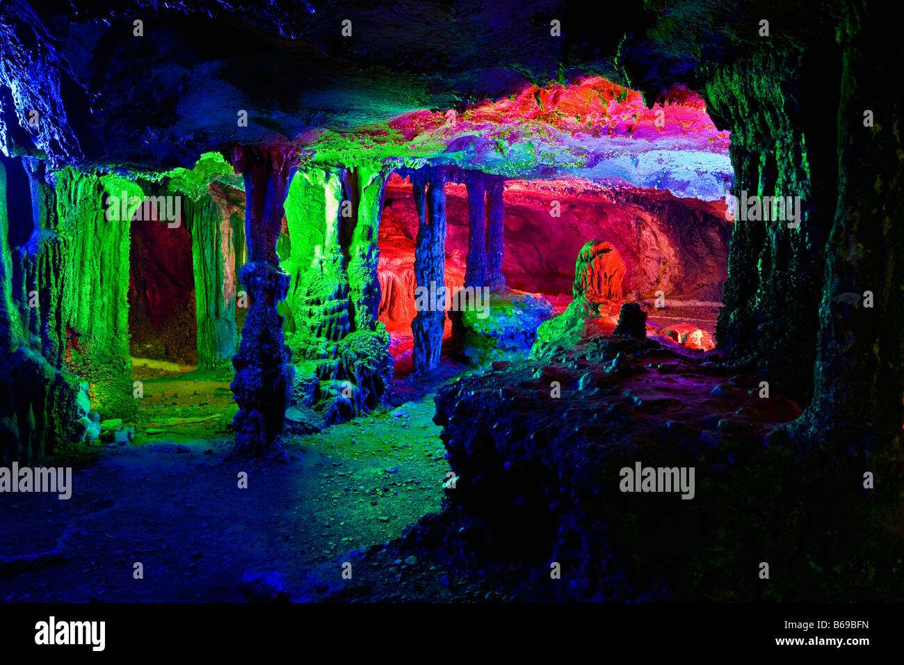 Rock formations in a cave, Lotus cave, XingPing, Yangshuo, Guangxi ...