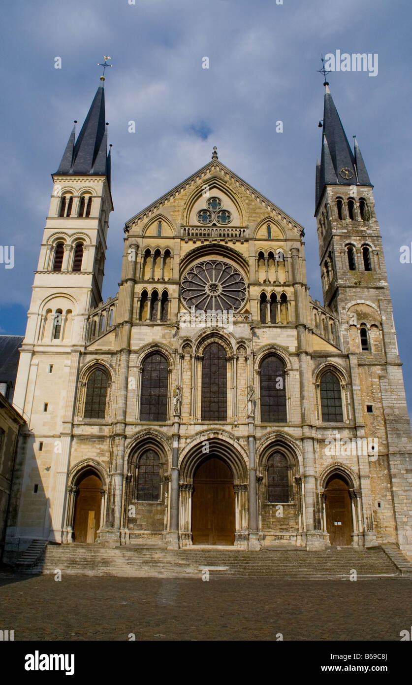 Flying buttress needle hi-res stock photography and images - Alamy