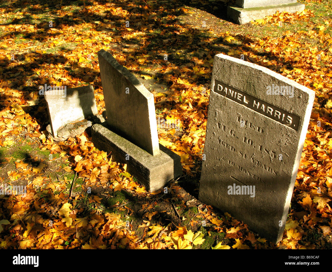 Gravestones broken cemetery hi-res stock photography and images - Alamy