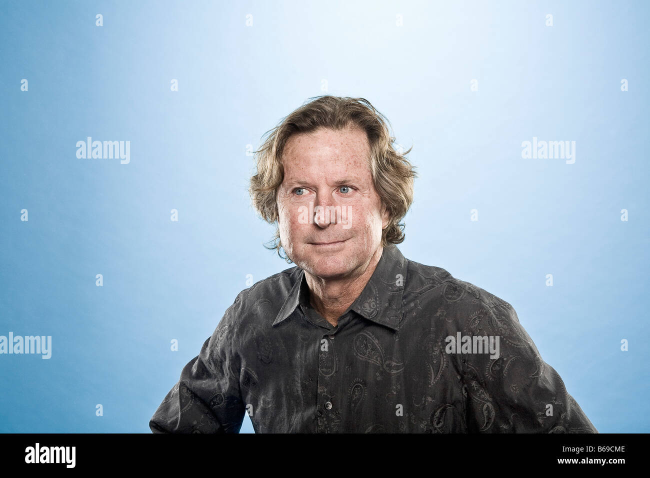 Man staring down hi-res stock photography and images - Alamy