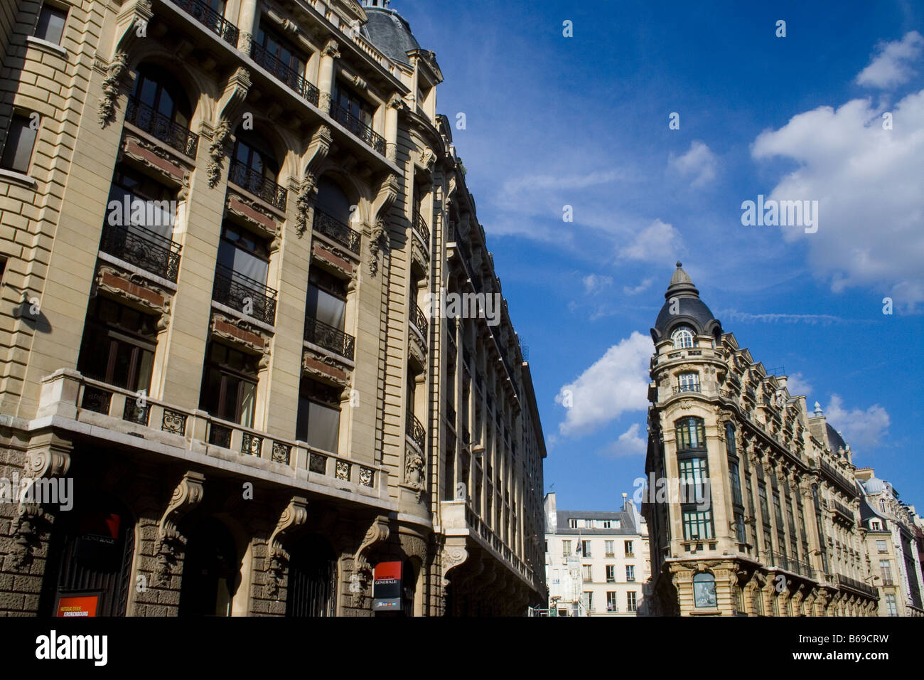 French style balcony railing hi-res stock photography and images - Alamy