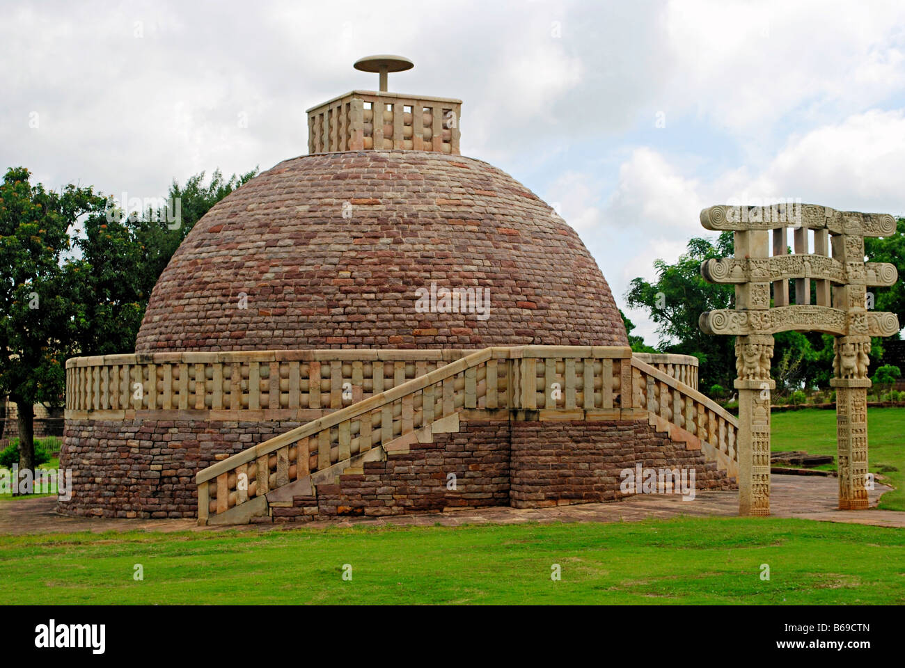 Sanchi stupa hi-res stock photography and images - Alamy