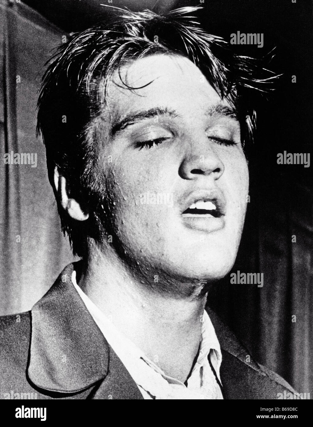ELVIS PRESLEY about 1957 Stock Photo - Alamy