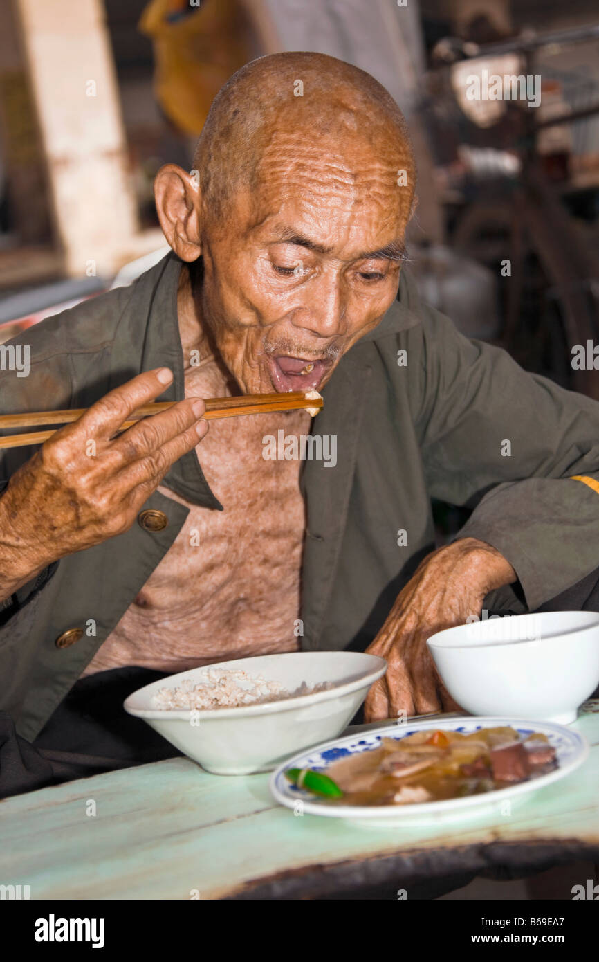 Old man dining alone hi-res stock photography and images - Alamy
