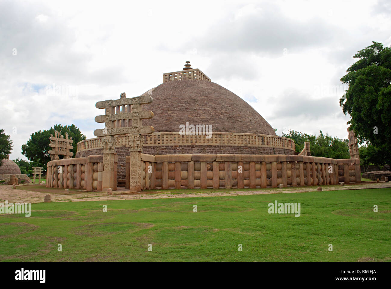 Stupa 1 or Great Stupa : Long shot of Sanchi Stupa. Sanchi, Madhya ...