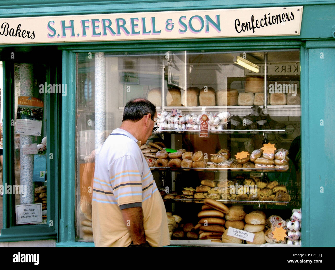 Bakers shop front hi-res stock photography and images - Alamy