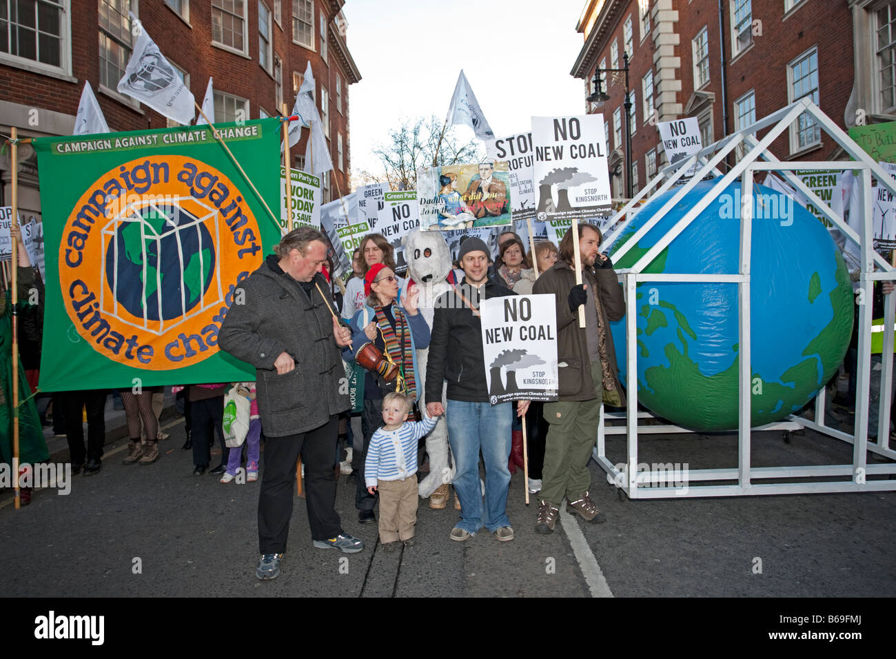 Campaigners with Campaign Against Climate Change banner March London ...