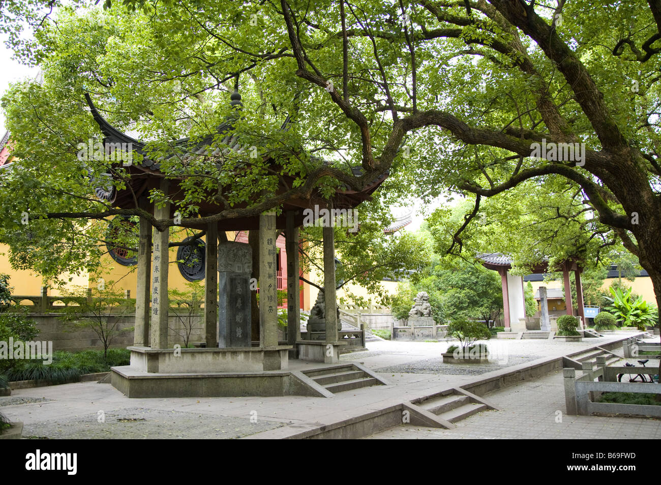Bell ringing hi-res stock photography and images - Alamy