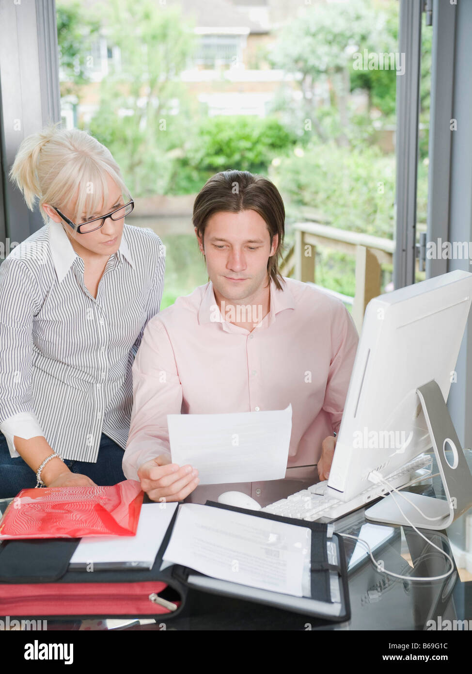 Couple reading a letter together Stock Photo - Alamy