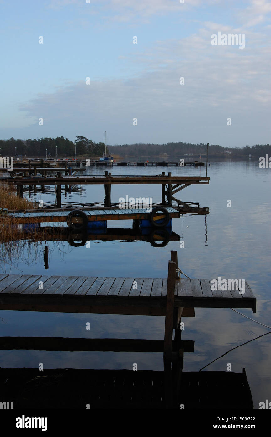 Landing platform hi-res stock photography and images - Alamy