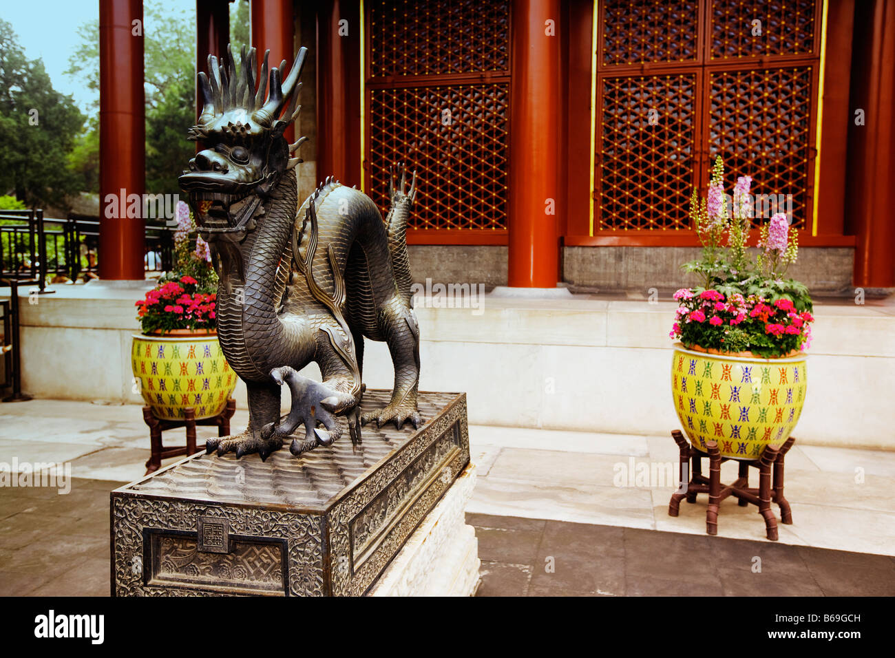 Sculpture of a Chinese dragon in front of a building, Summer Palace ...