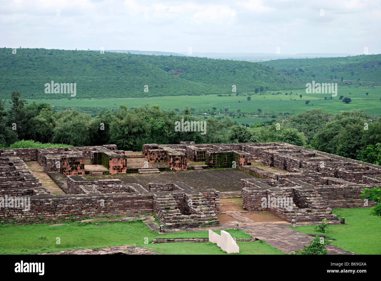Stupa sanchi chatra hi-res stock photography and images - Alamy