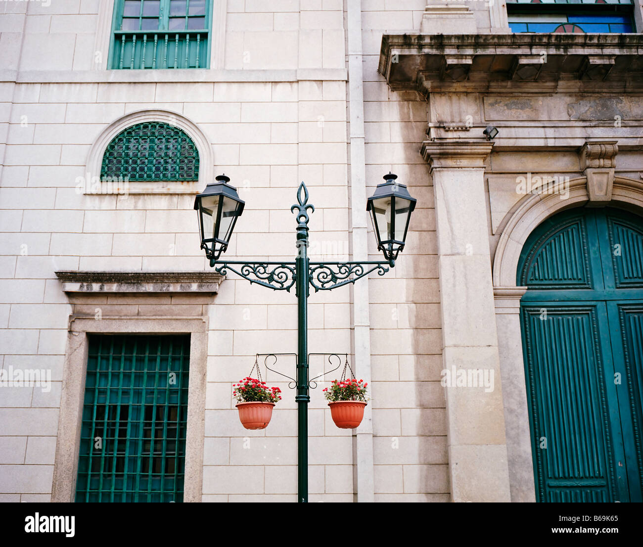Gate post light lamp hi-res stock photography and images - Alamy