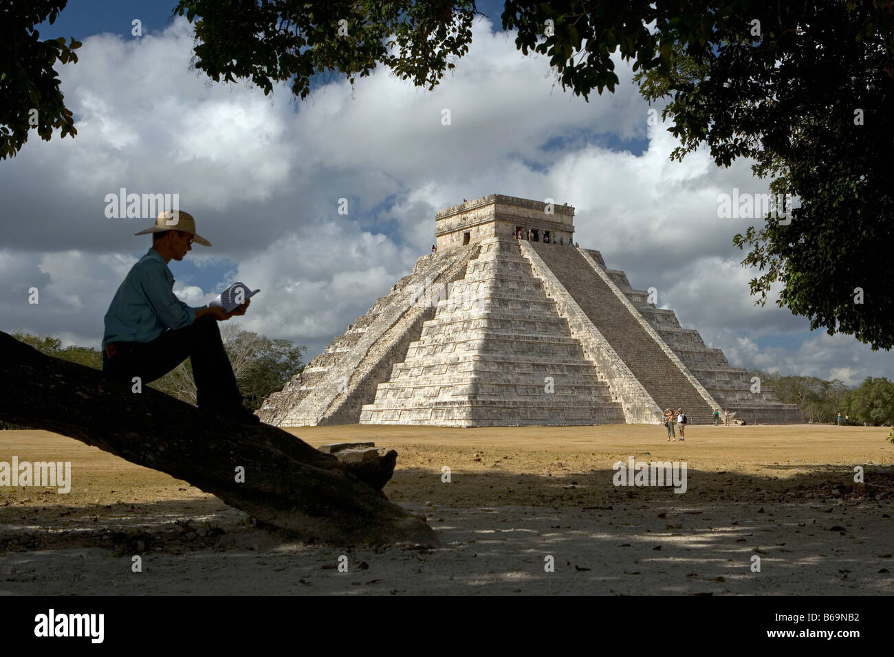 Chichen itza people colour hi-res stock photography and images - Alamy