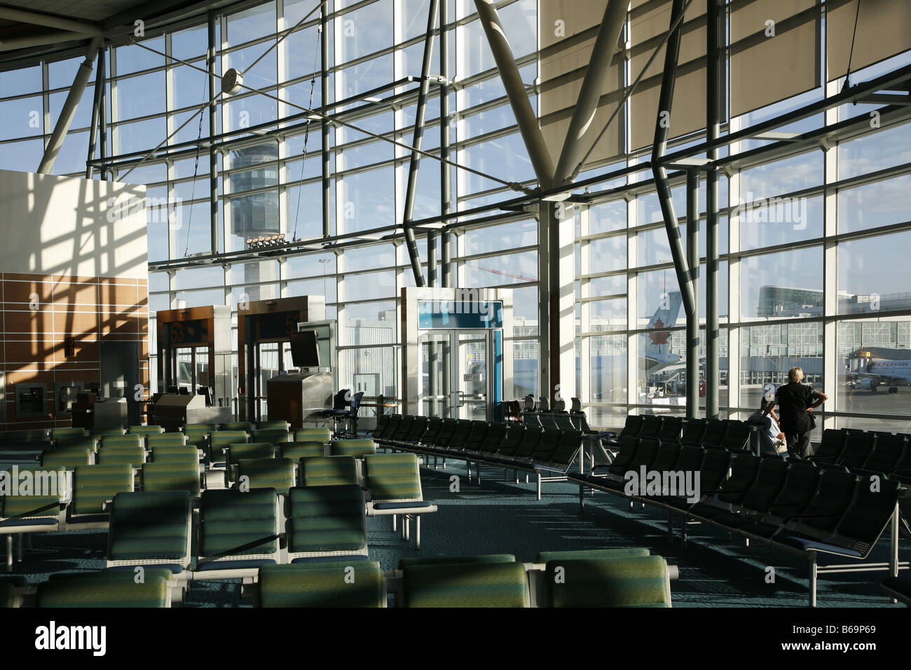 Vancouver airport inside hi-res stock photography and images - Alamy