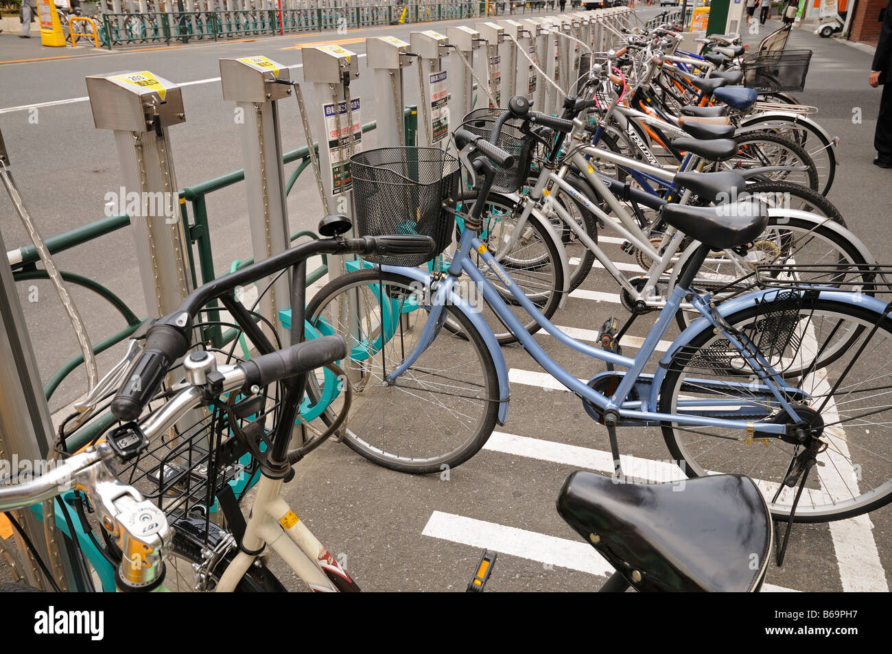 Bicycles parking. Shinjuku. Tokyo. Japan Stock Photo - Alamy