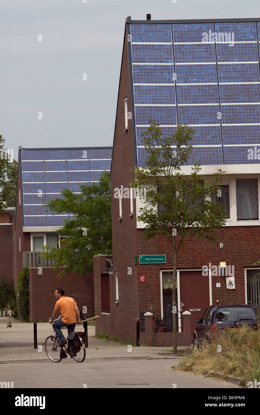 Shell solar panels fitted to houses on the world's largest solar ...