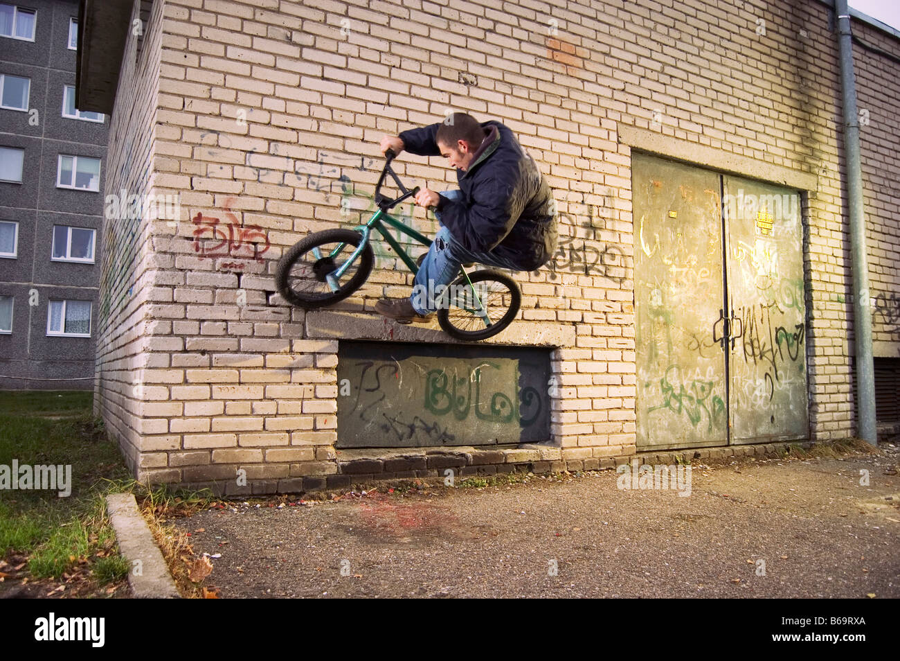 BMX'er does wallride Stock Photo - Alamy