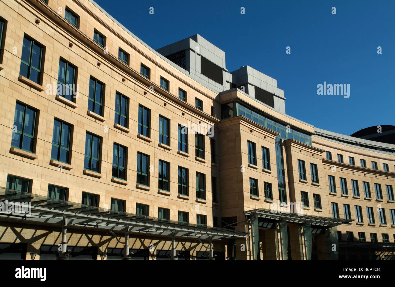 Edinburgh financial district hi-res stock photography and images - Alamy