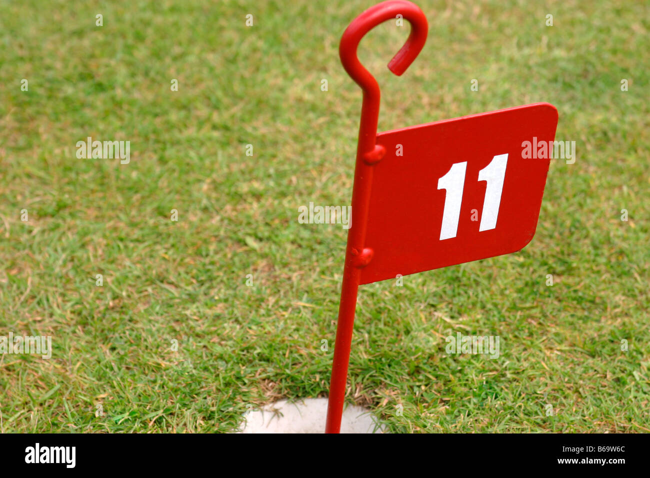 11 th golf hole flag Stock Photo - Alamy