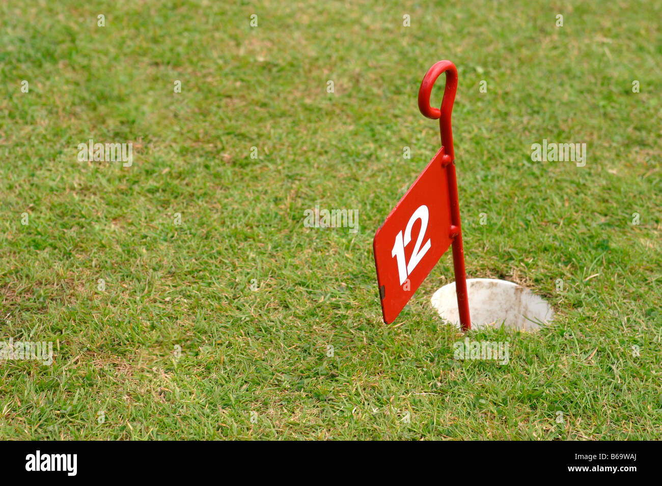 Golf hole flag hi-res stock photography and images - Alamy