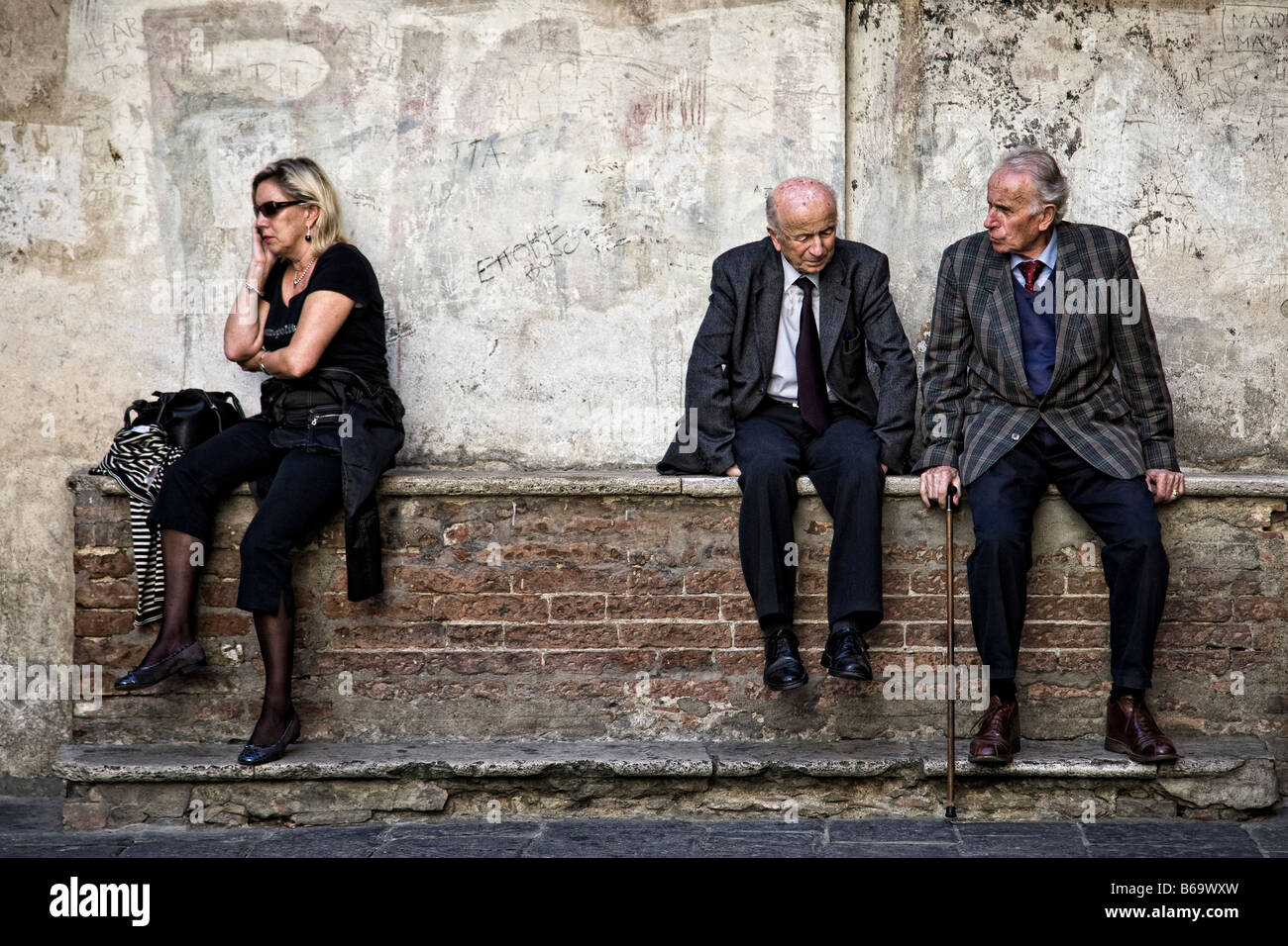 Elderly italian men sitting on hi-res stock photography and images - Alamy