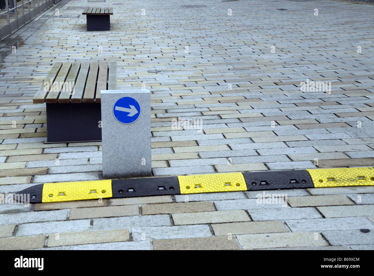 Keep right sign hi-res stock photography and images - Alamy