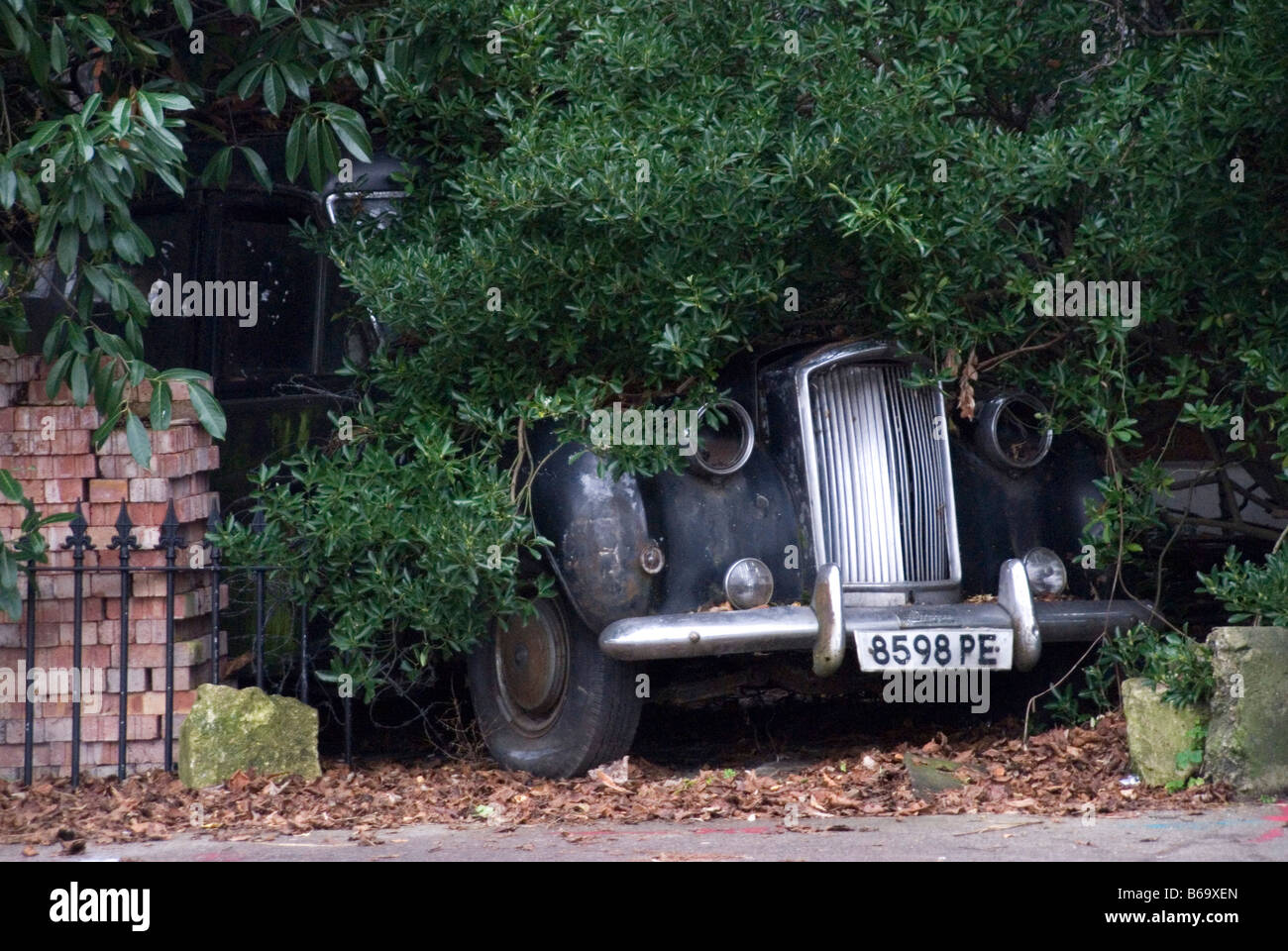 Dumped car hi-res stock photography and images - Alamy