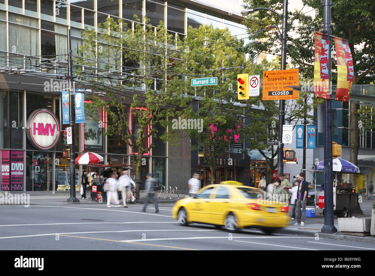 Robson street vancouver hi-res stock photography and images - Alamy