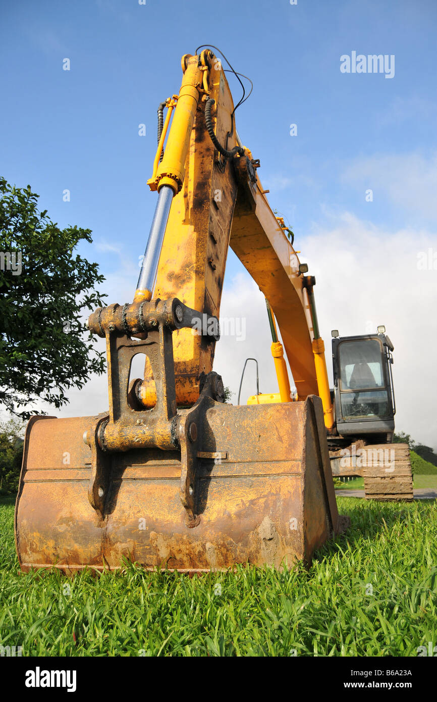 White excavator hi-res stock photography and images - Alamy