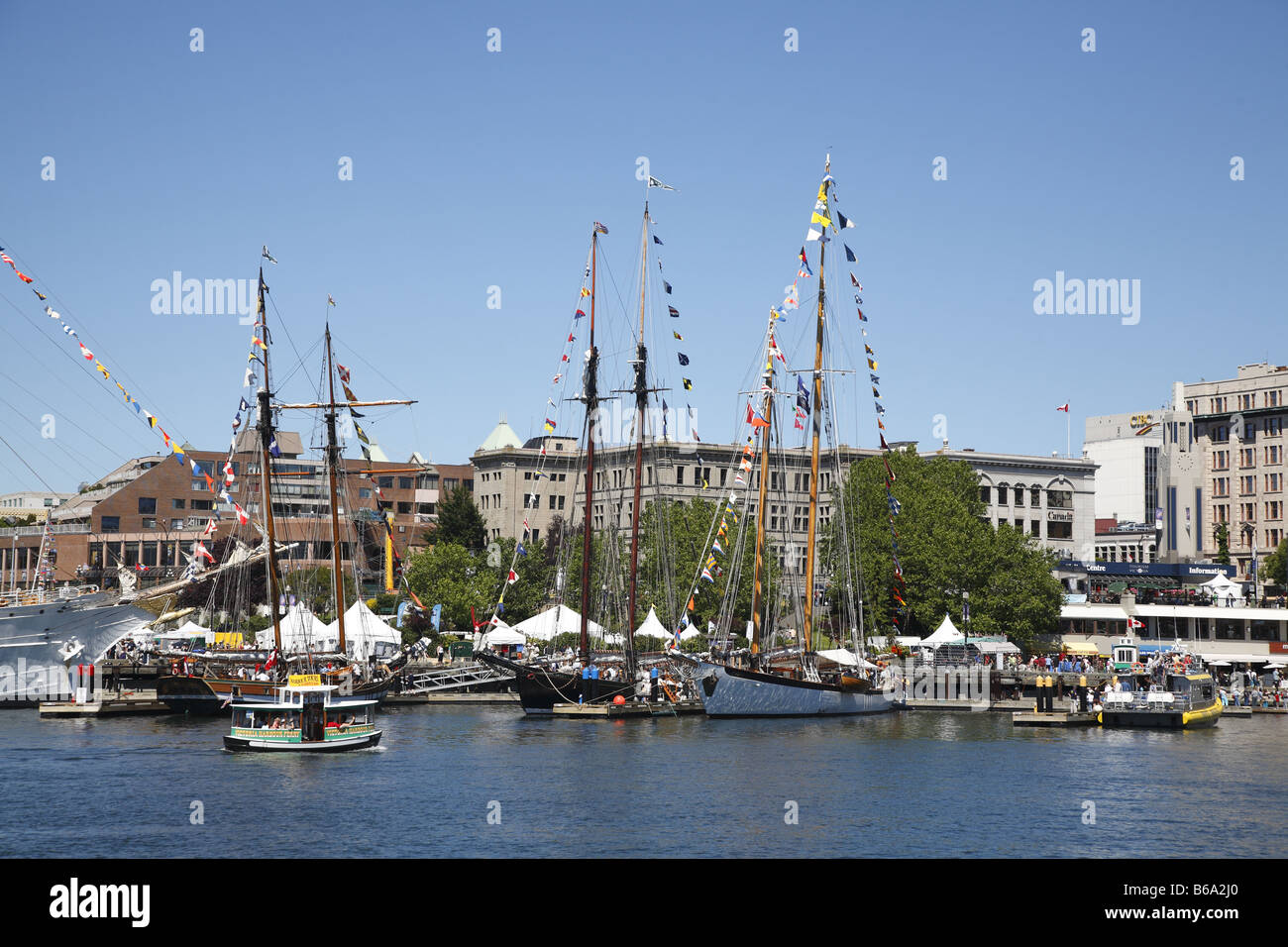 Waterfront boardwalk victoria bc hi-res stock photography and images ...