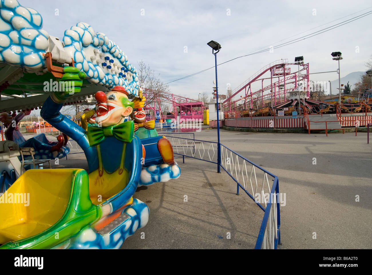 Abandoned fair ground hi-res stock photography and images - Alamy
