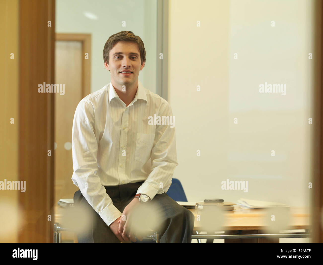 Man sitting seated hi-res stock photography and images - Alamy