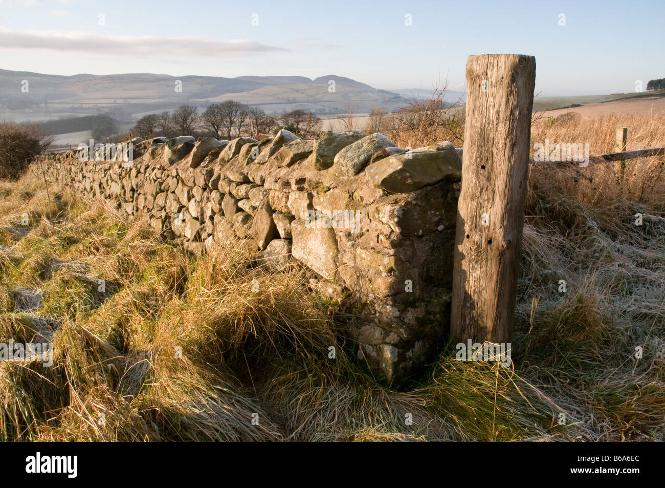Stone fence post hi-res stock photography and images - Alamy
