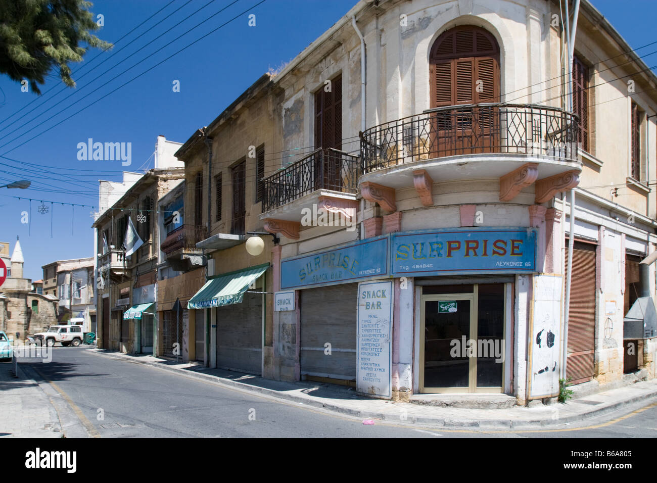 North street shops decrepi hi-res stock photography and images - Alamy