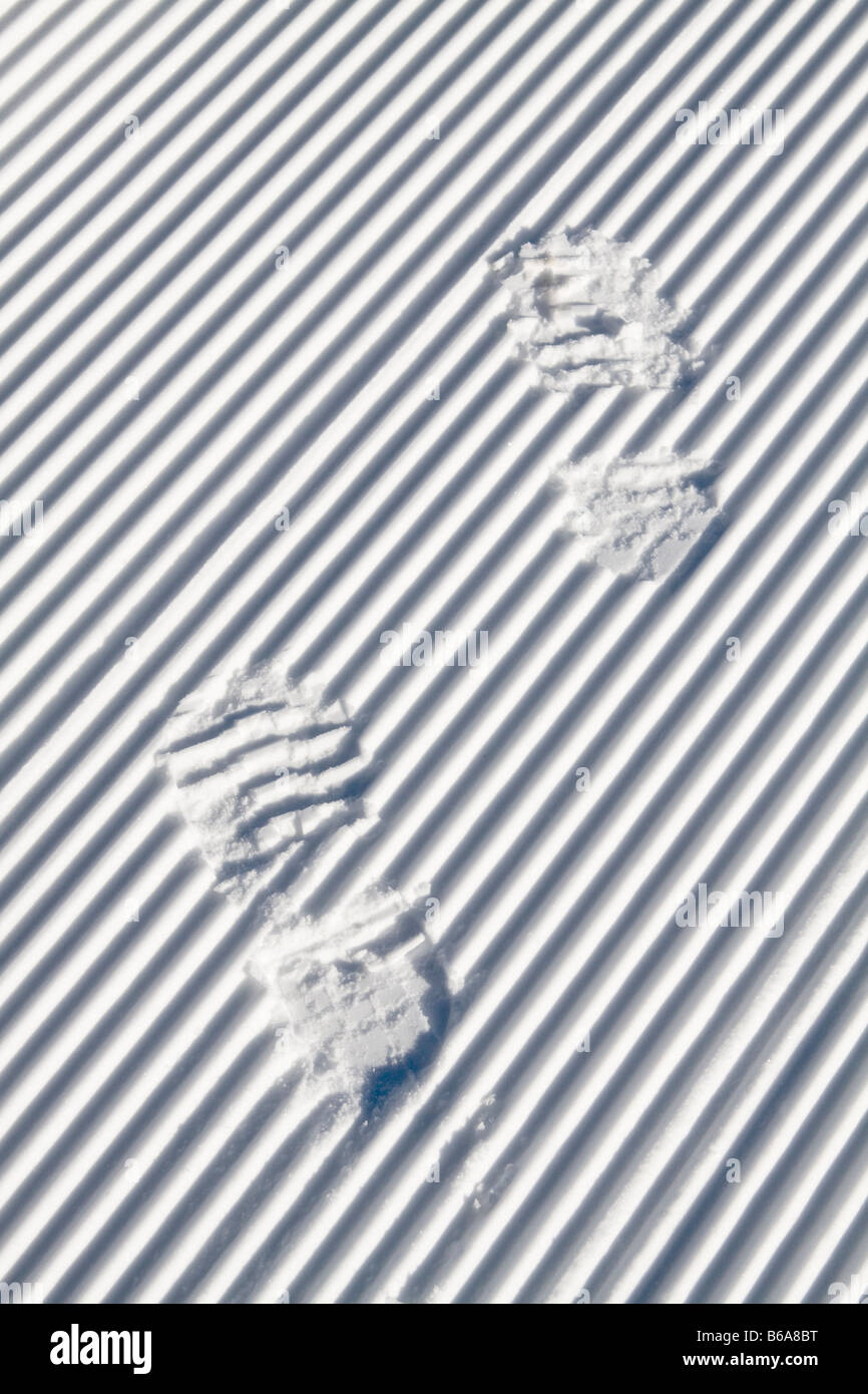 Line of foot prints hi-res stock photography and images - Alamy