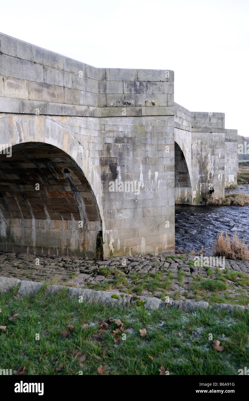 Burnsall Bridge in Burnsall Village, North Yorkshire Dales National ...