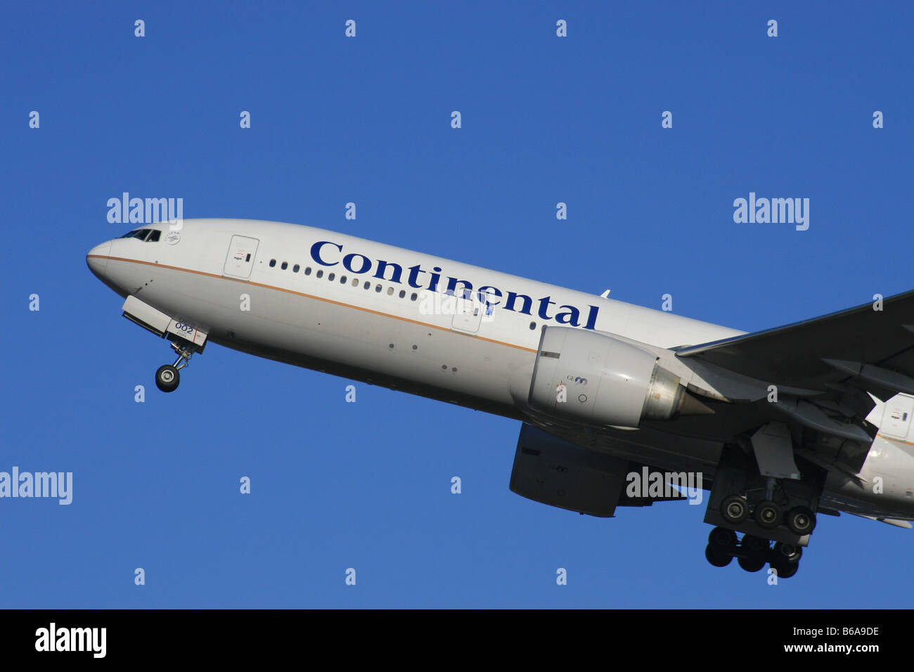 Continental airlines boeing 777 hi-res stock photography and images - Alamy