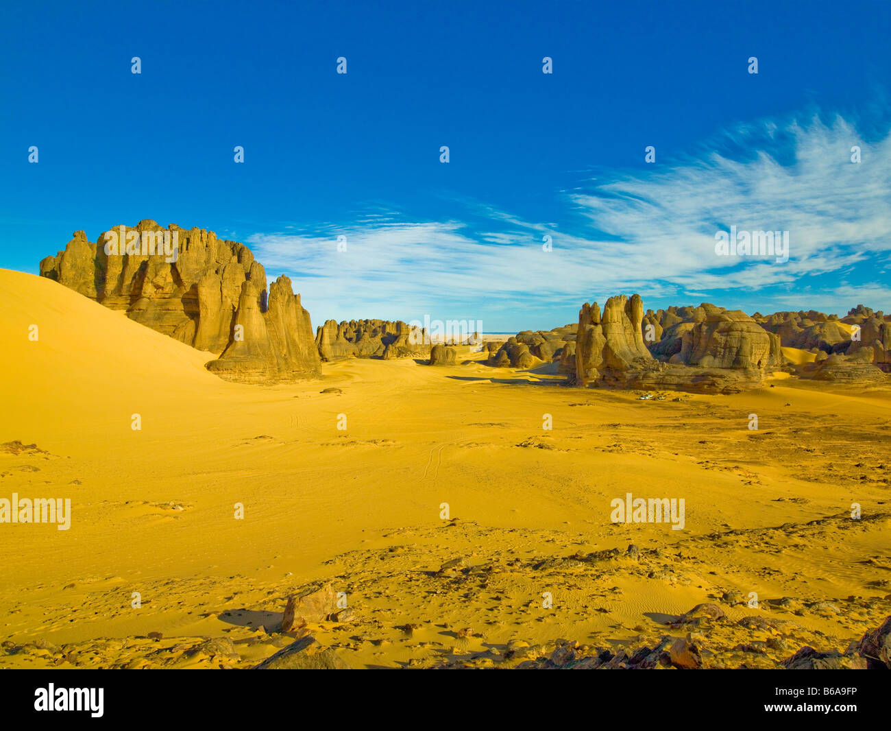 Rockformation in the algerian Sahara Stock Photo - Alamy
