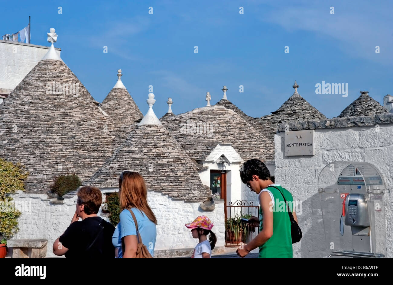Alberobello centre hi-res stock photography and images - Alamy