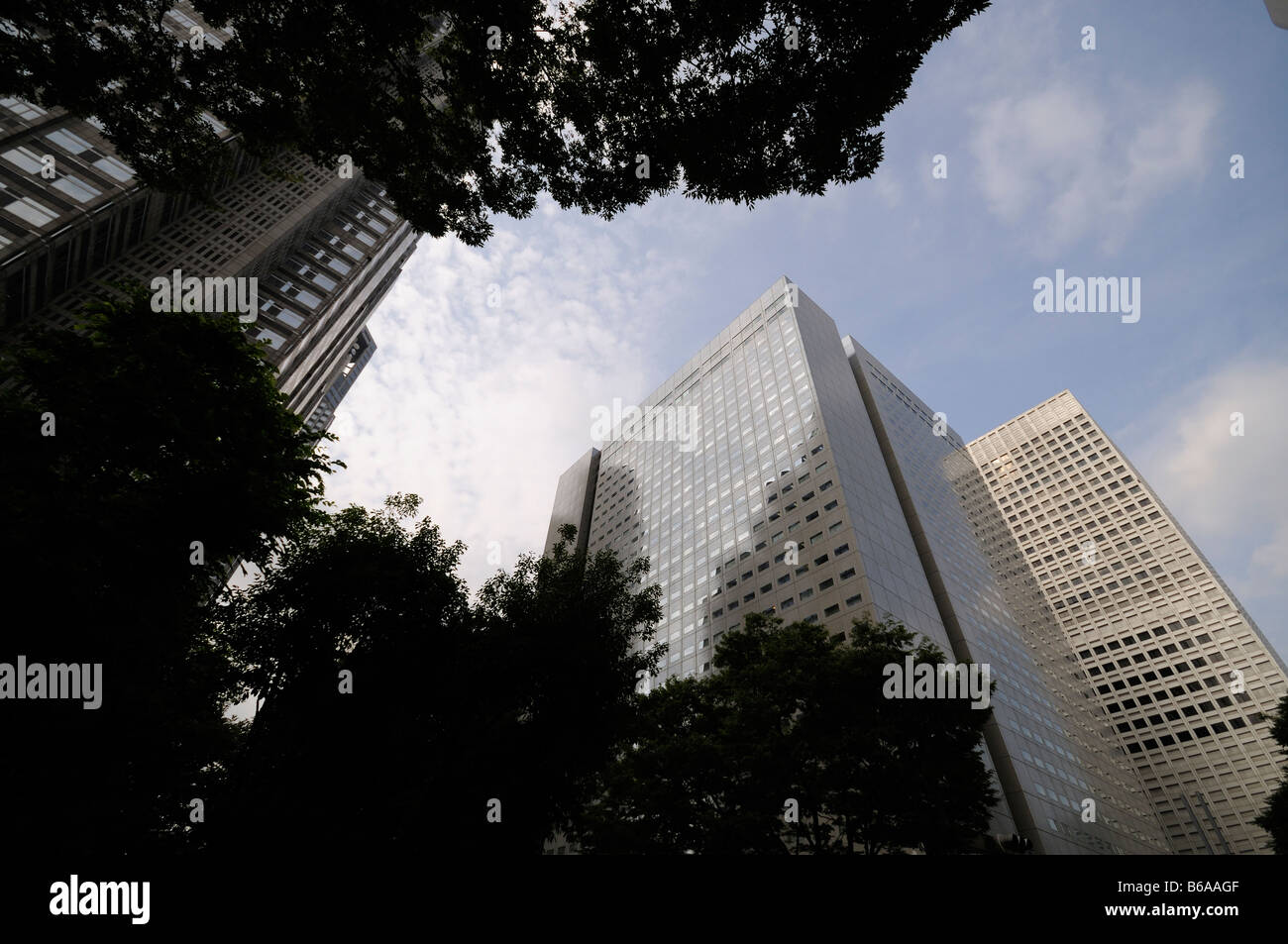 Tokyo City Hall Complex (left) and Shinjuku NS Building (right ...