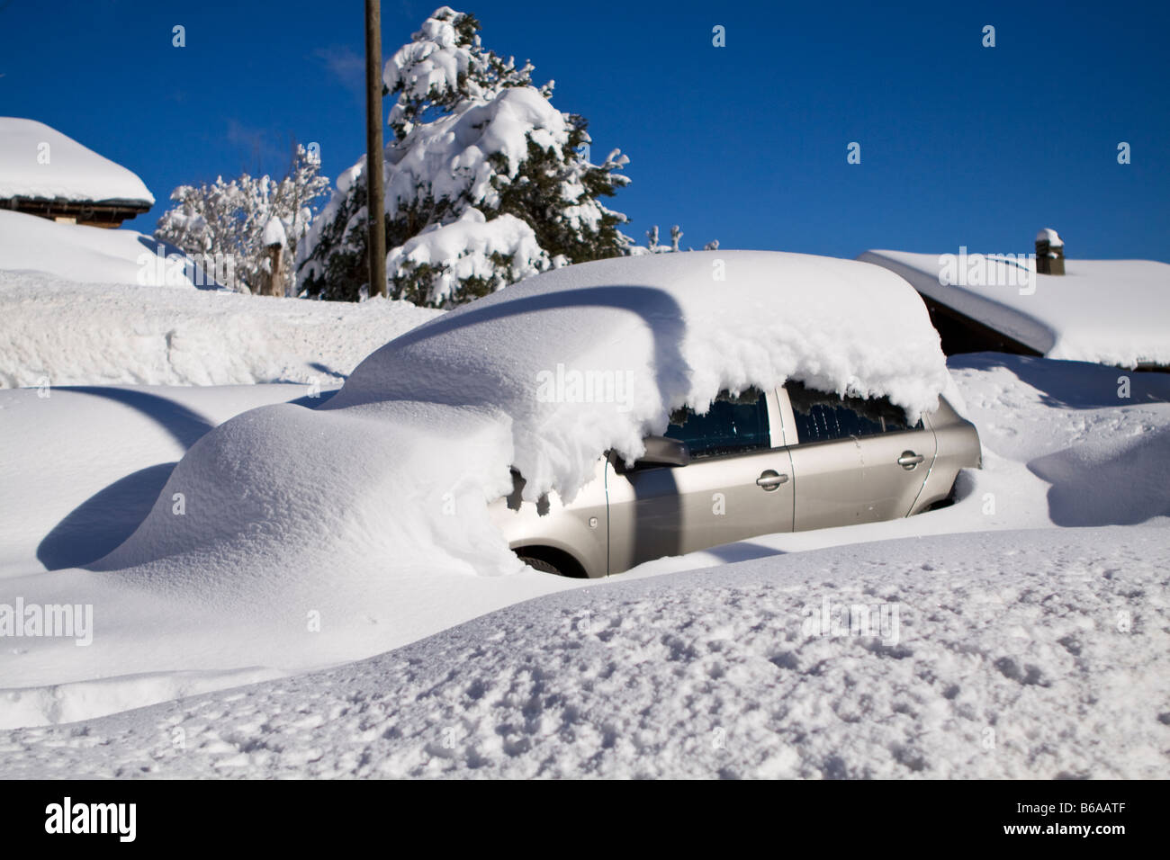 Car stuck in snow hi-res stock photography and images - Alamy