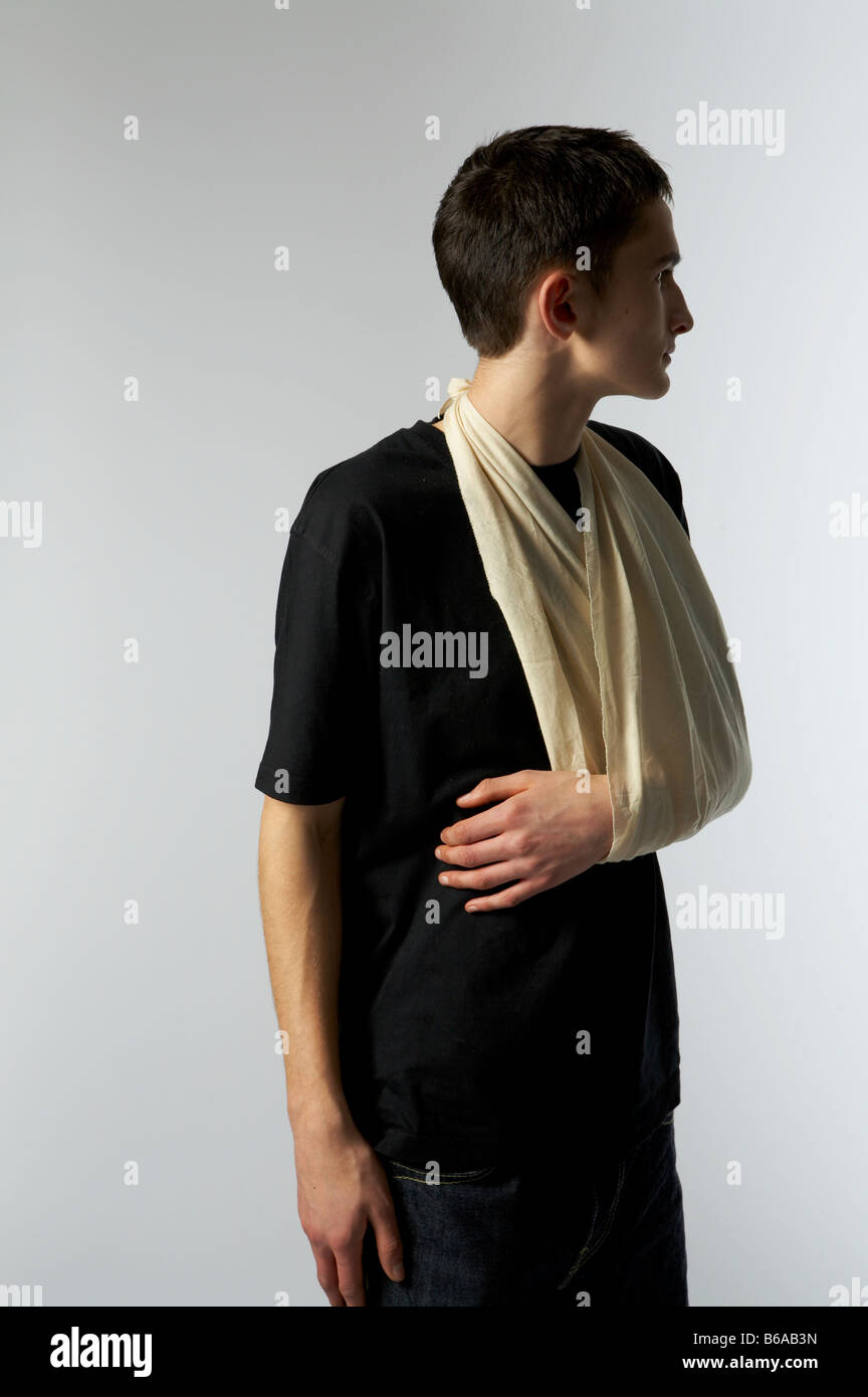 Arm sling hi-res stock photography and images - Alamy