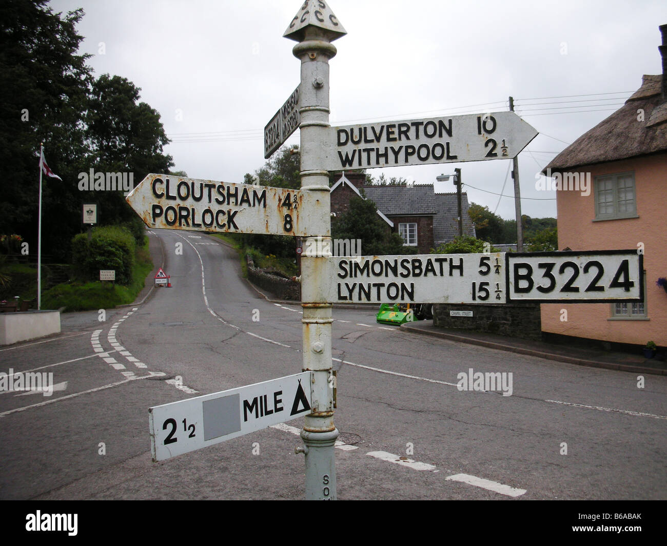Distance road signs hi-res stock photography and images - Alamy